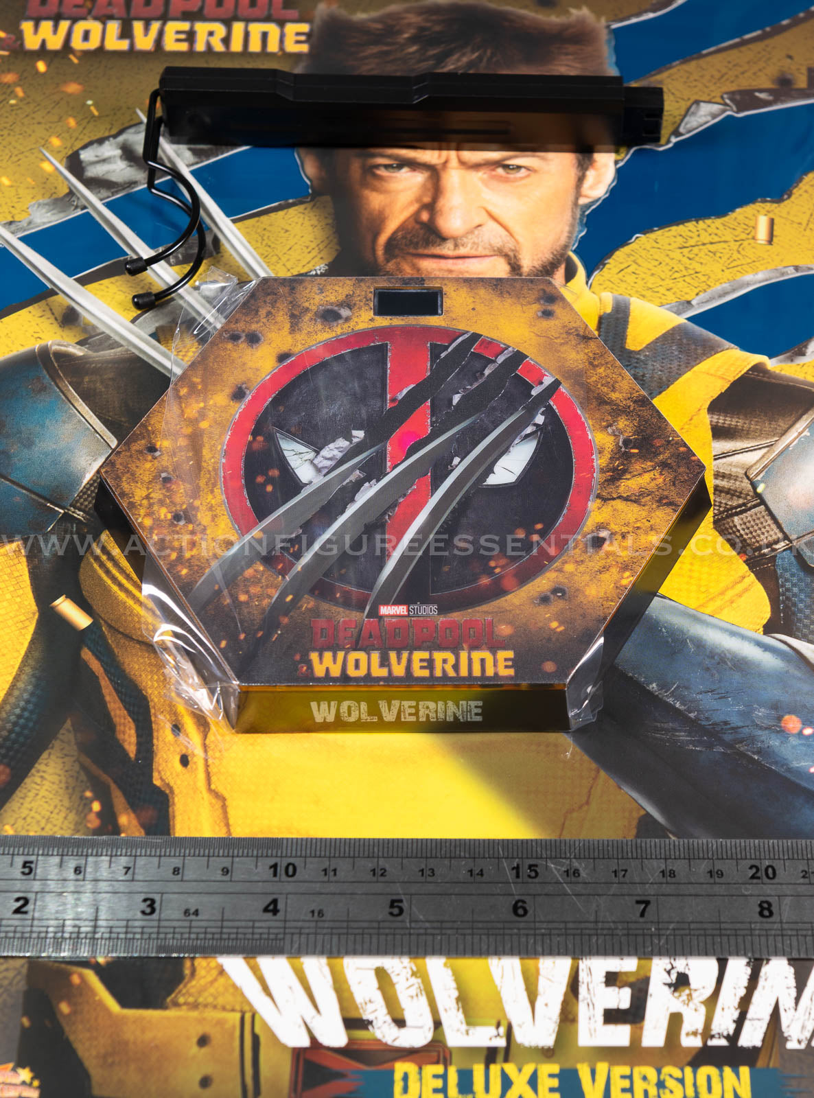 Hot Toys - Wolverine Deluxe Display Stand - Deadpool v Wolverine - MMS ...
